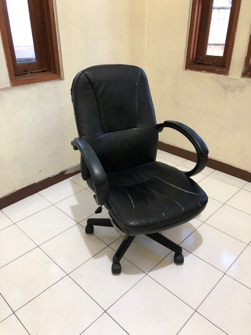 Kursi boss kursi kantor, Perabotan Rumah di Carousell