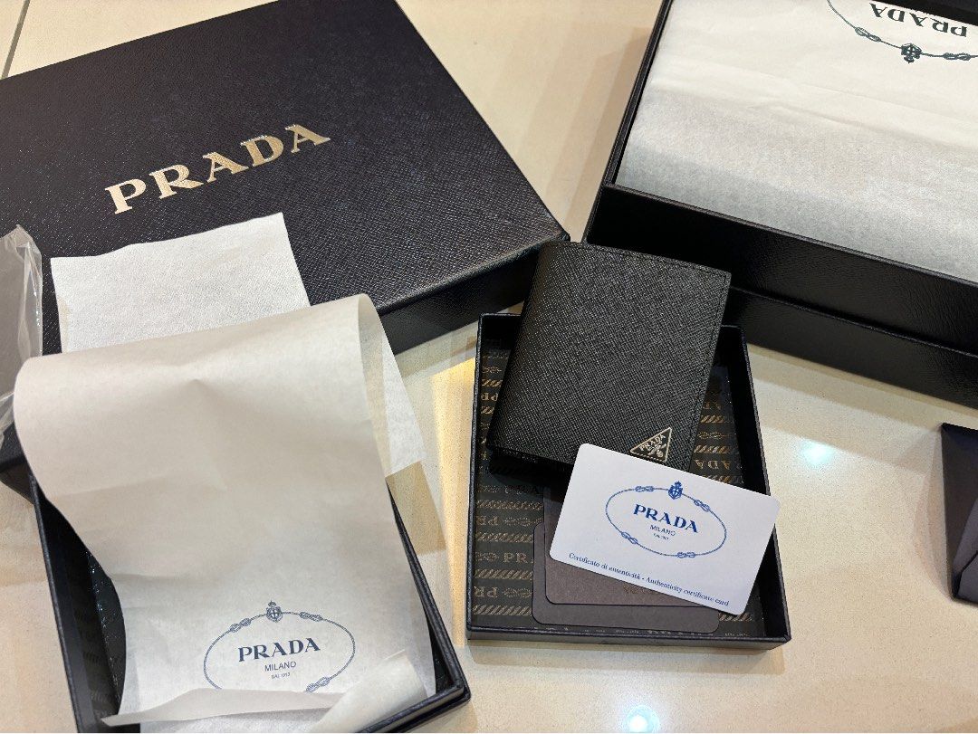 (P)PRADA GIFT BOX card holder, Luxury, Accessories on Carousell