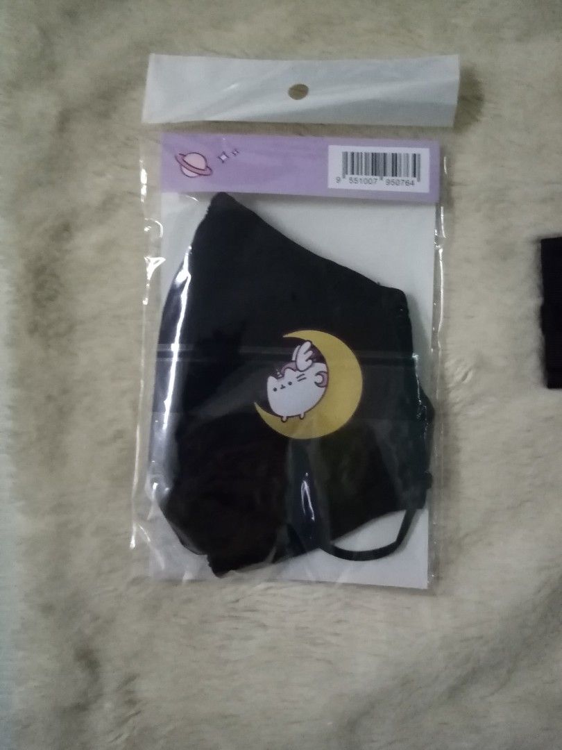 Pusheen Reusable face mask black Limited edition, Health & Nutrition ...