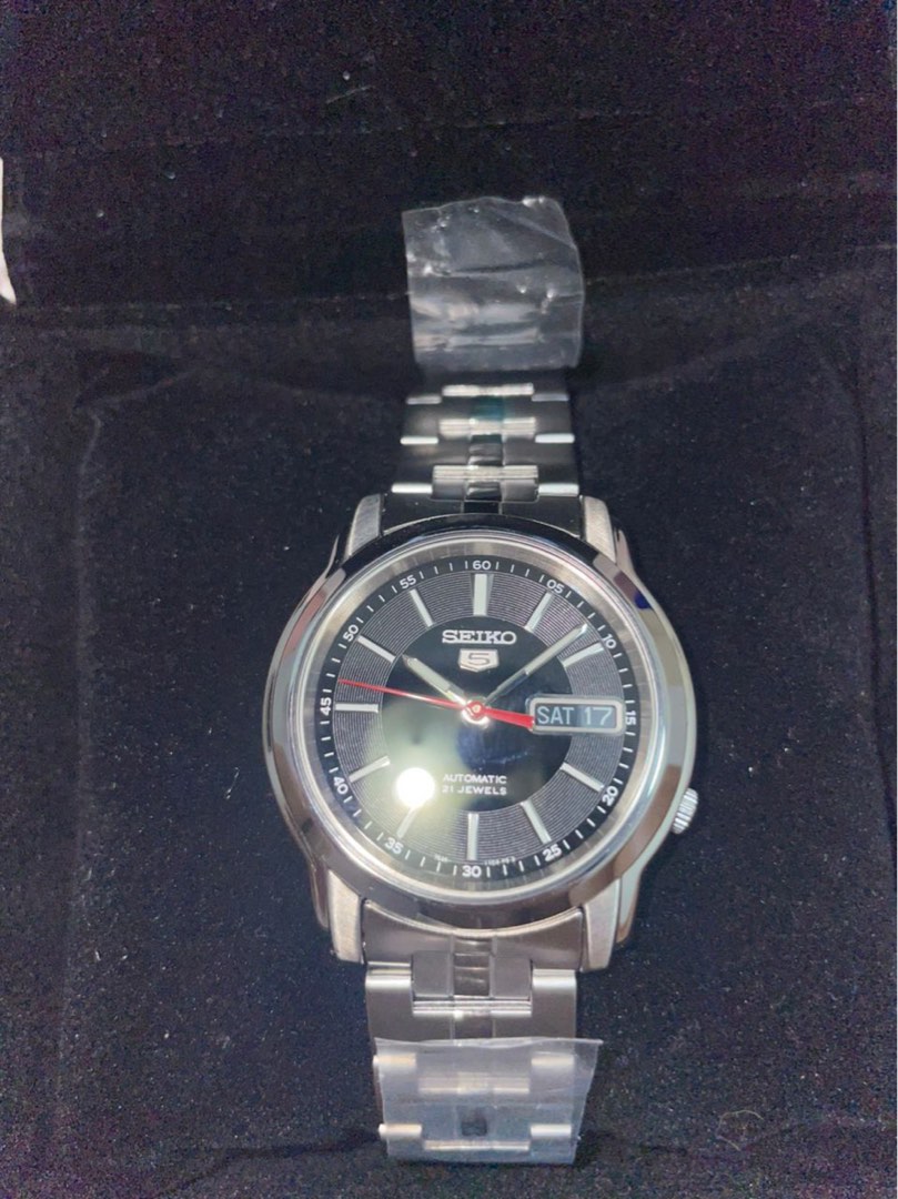 Seiko SNKL83K1, Men's Fashion, Watches & Accessories, Watches on Carousell