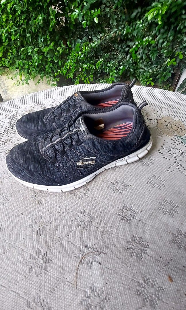 Skechers dual lite 39, Fesyen Wanita, Sepatu di Carousell