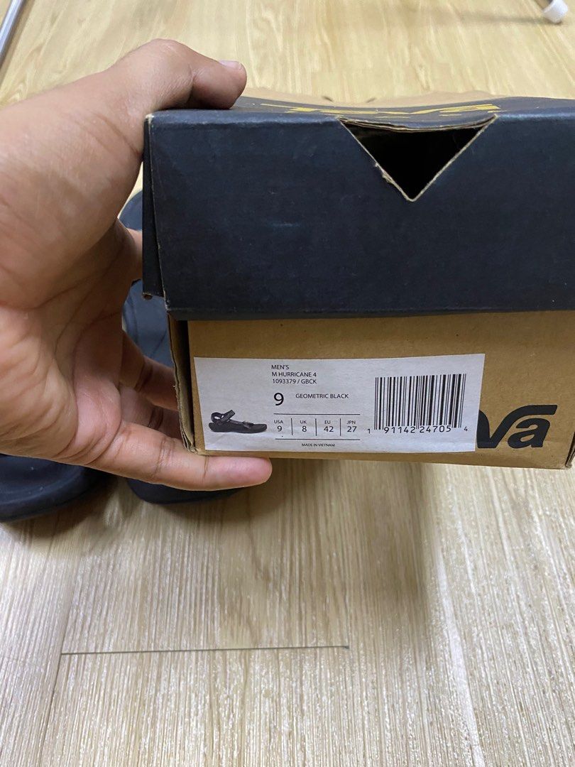 Teva Hurricane 4, Men's Fashion, Footwear, Flipflops and Slides on ...