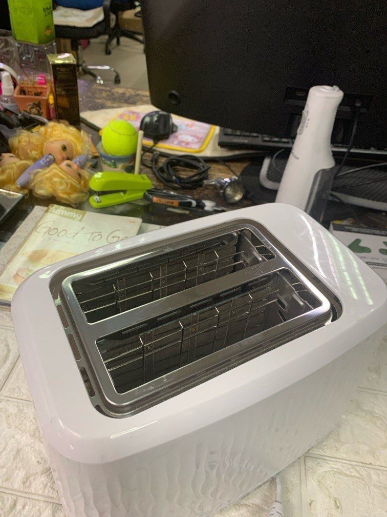 Anko Ribbed White Classic 2 Slice Toaster - 220volts, TV & Home ...