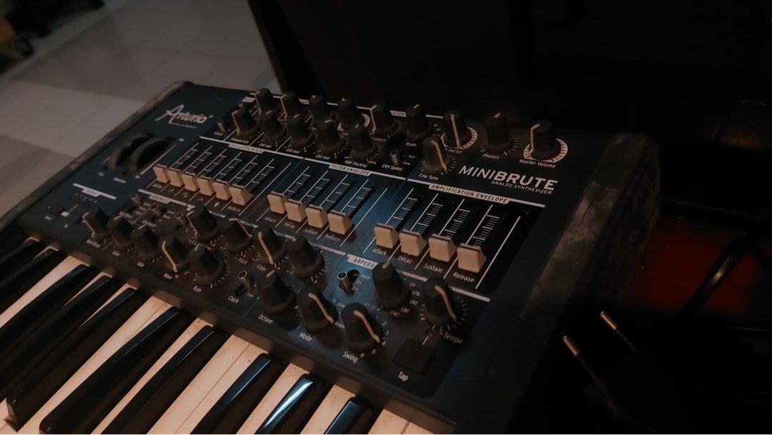 Arturia Minibrute Analogue Synth, Hobbies & Toys, Music & Media ...