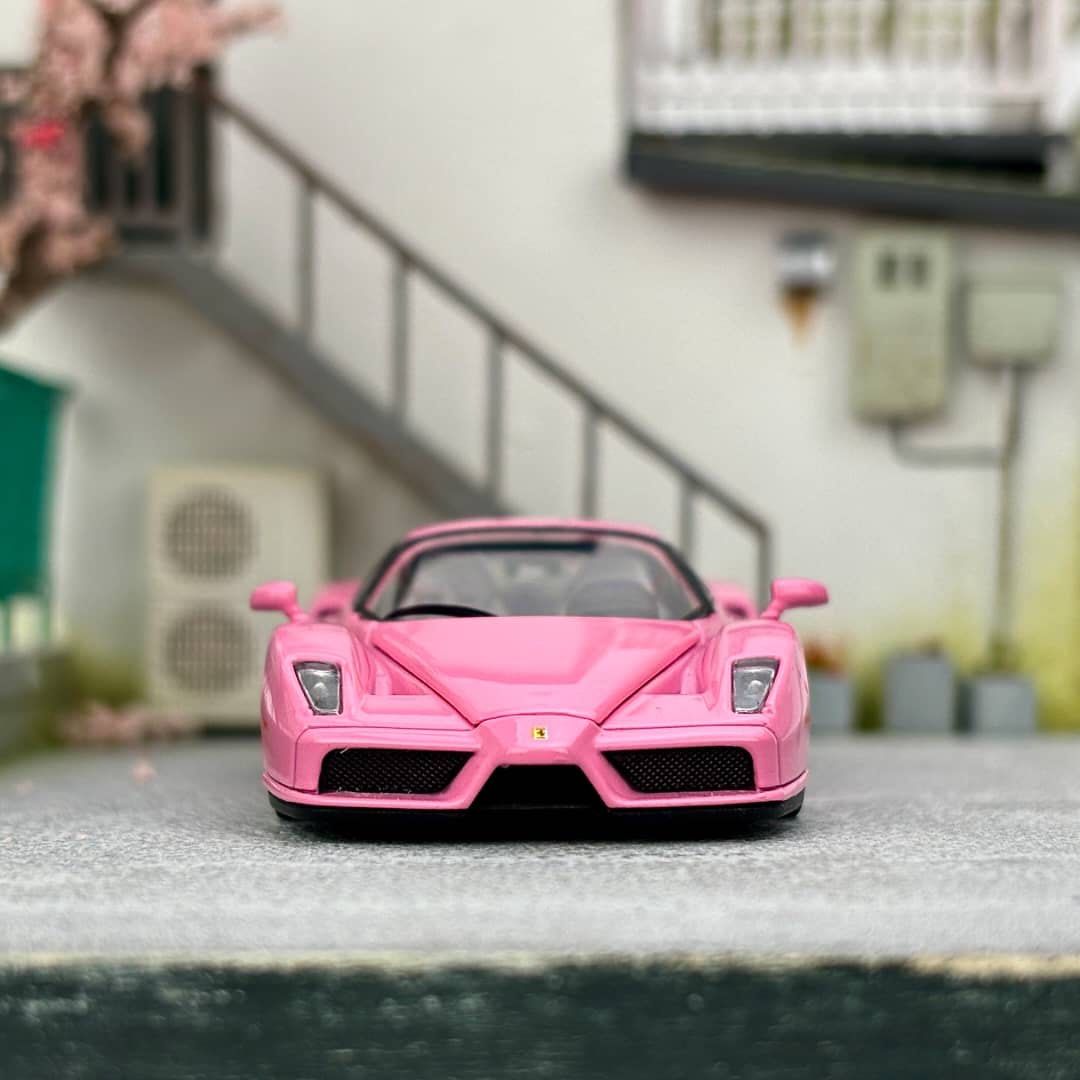 King Model 1:64合金模型。Enzo Ferrari, 興趣及遊戲, 玩具 & 遊戲類 - Carousell