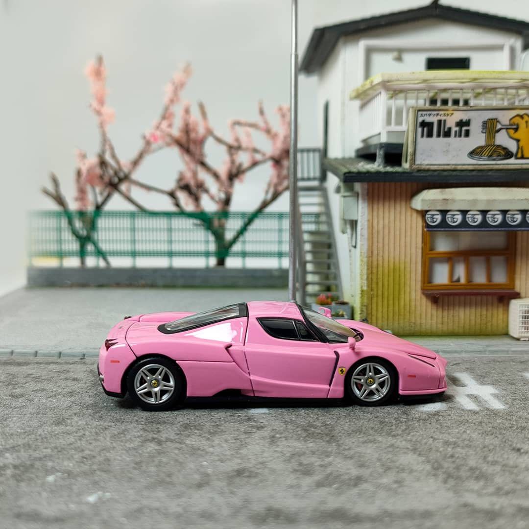 King Model 1:64合金模型。Enzo Ferrari, 興趣及遊戲, 玩具 & 遊戲類 - Carousell