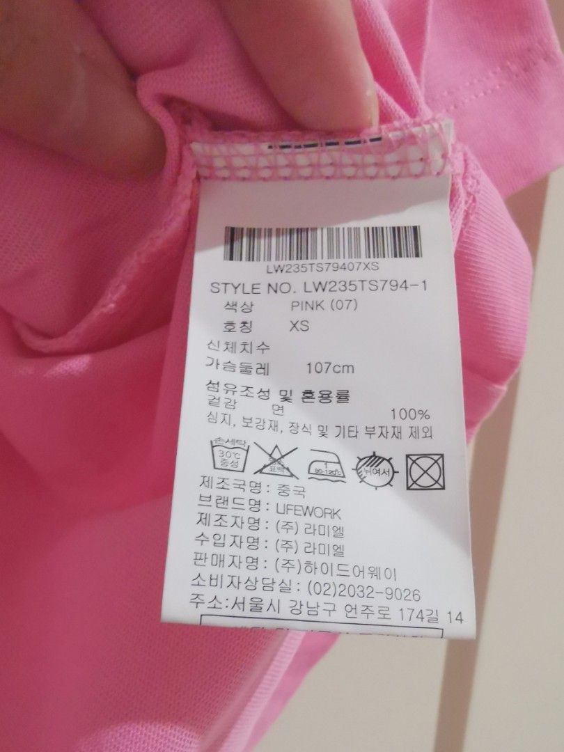 Lifework Hideaway figure crop top on Carousell