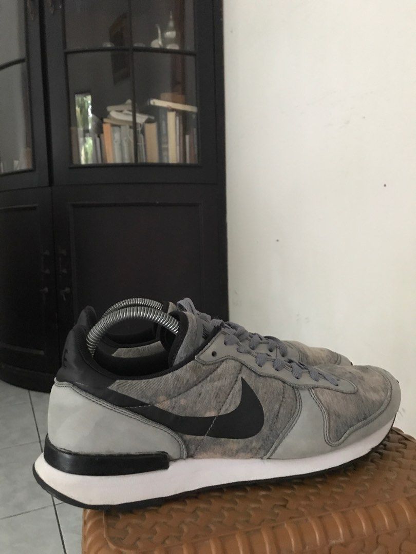 Nike Shoes international, Fesyen Pria, Sepatu , Sneakers di Carousell