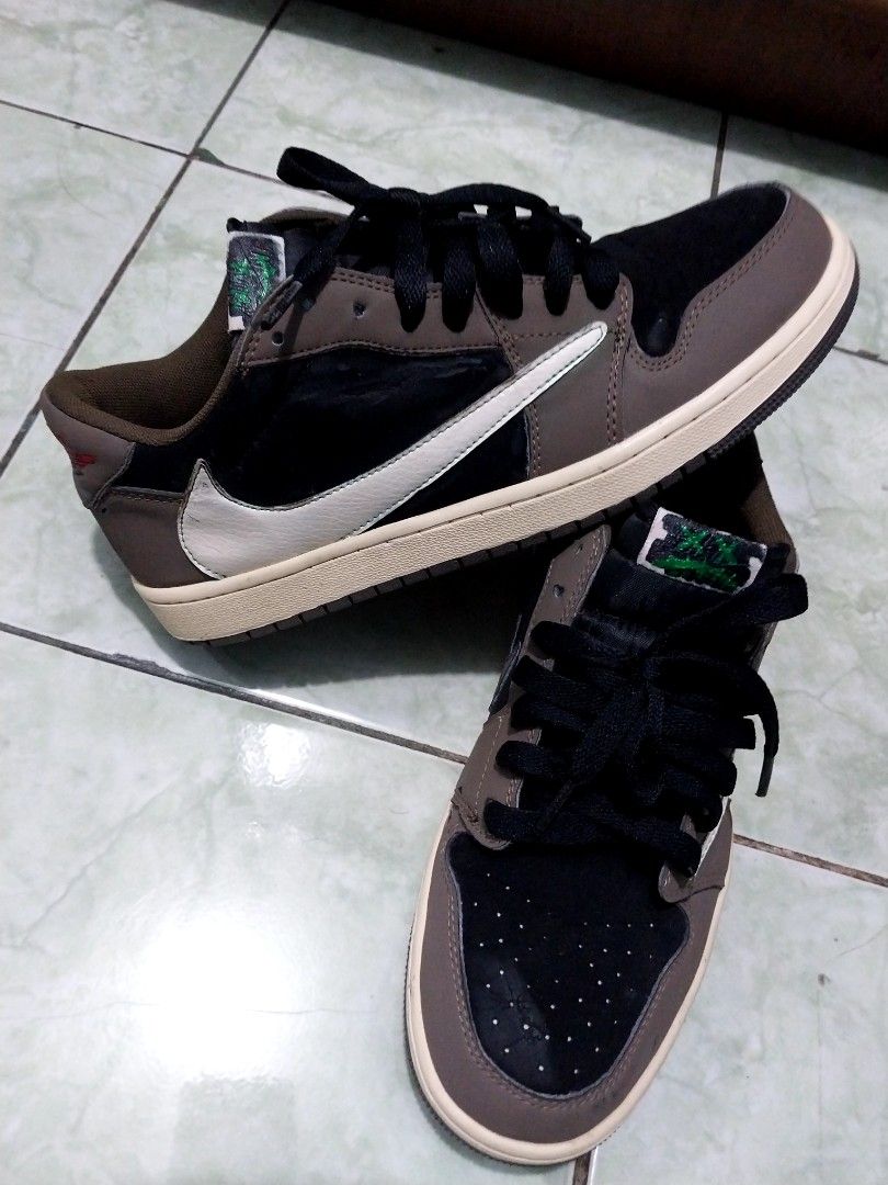 Nike travis scott Minus (44), Fesyen Pria, Sepatu , Lainnya di Carousell