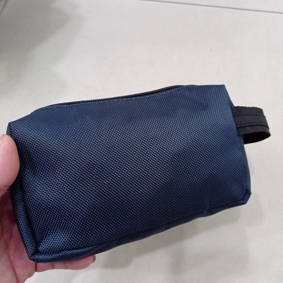Pouch tumi biru dongker, Fesyen Pria, Tas & Dompet , Dompet di Carousell