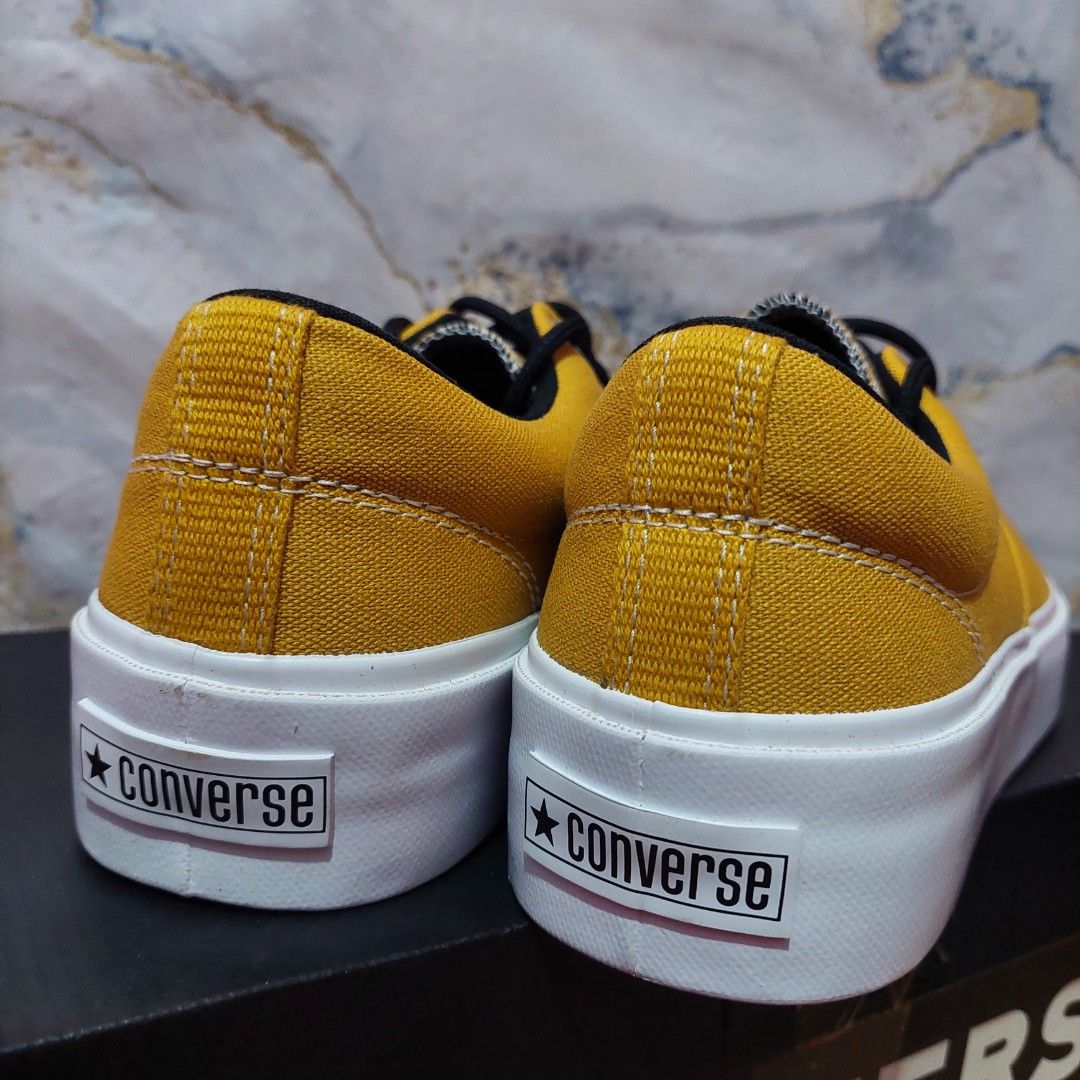Sepatu sneakers converse skid grip original resmi, Fesyen Pria, Sepatu ...