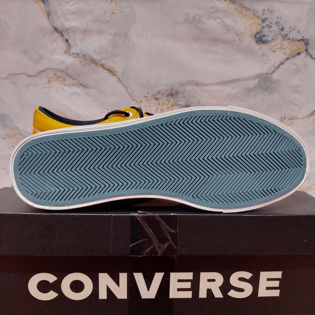 Sepatu sneakers converse skid grip original resmi, Fesyen Pria, Sepatu ...