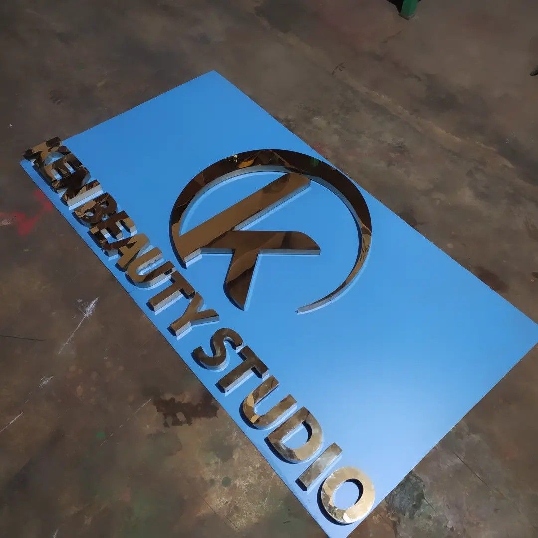 Signage Huruf Timbul stainless gold miror, Desain & Kerajinan Tangan ...