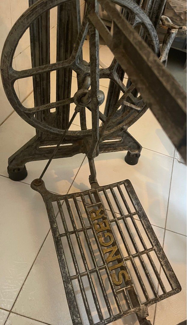 Vintage Singer Sewing Machine Stand, Furniture & Home Living, Furniture ...