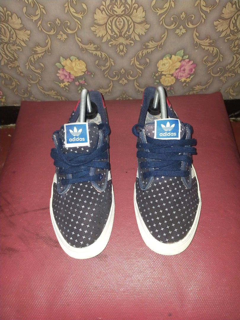 Adidas Kiel, Fesyen Pria, Sepatu , Sneakers di Carousell