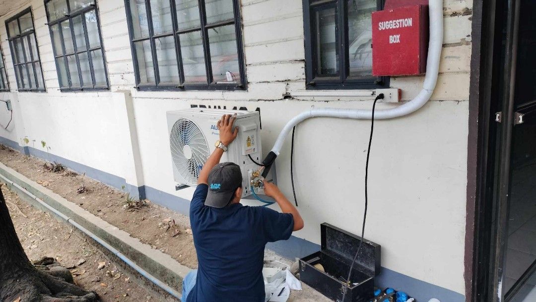 AUX F-SERIES SPLIT TYPE AIRCON FREE INSTALLATION, TV & Home Appliances ...