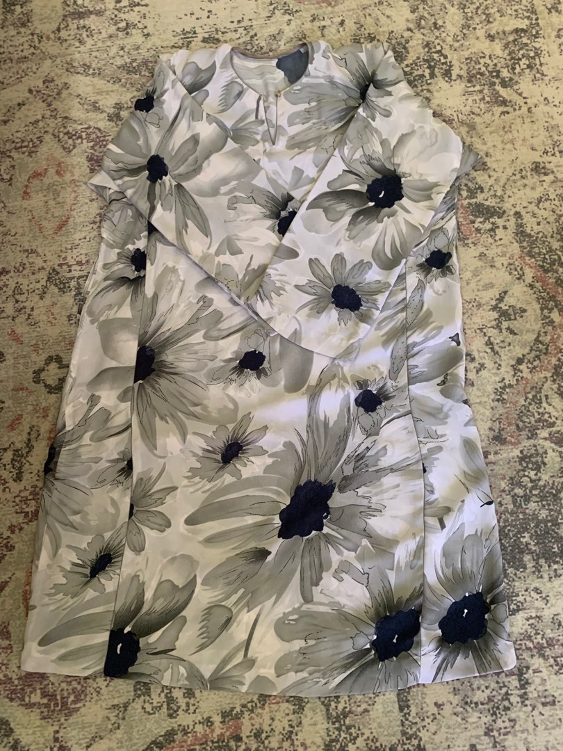 Baju Kurung Custom Kain Mahal, Women's Fashion, Muslimah Fashion, Baju ...