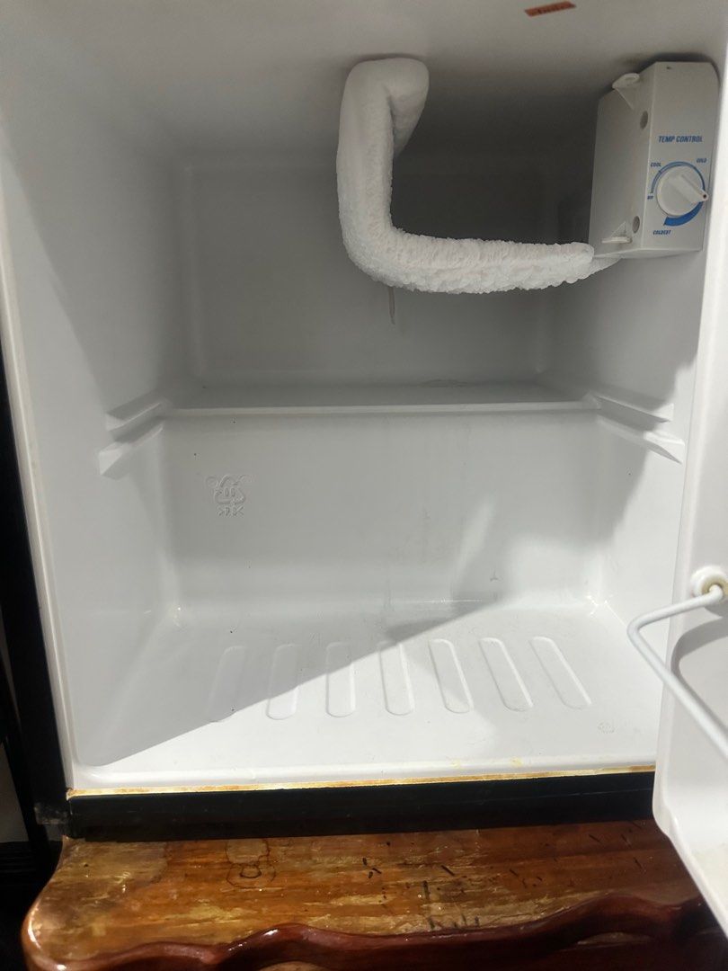 EZY ES-66F 1.7 cu.ft. Mini Bar Gold Refrigerator, TV & Home Appliances ...