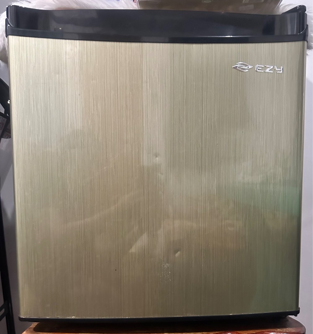 EZY ES-66F 1.7 cu.ft. Mini Bar Gold Refrigerator, TV & Home Appliances ...