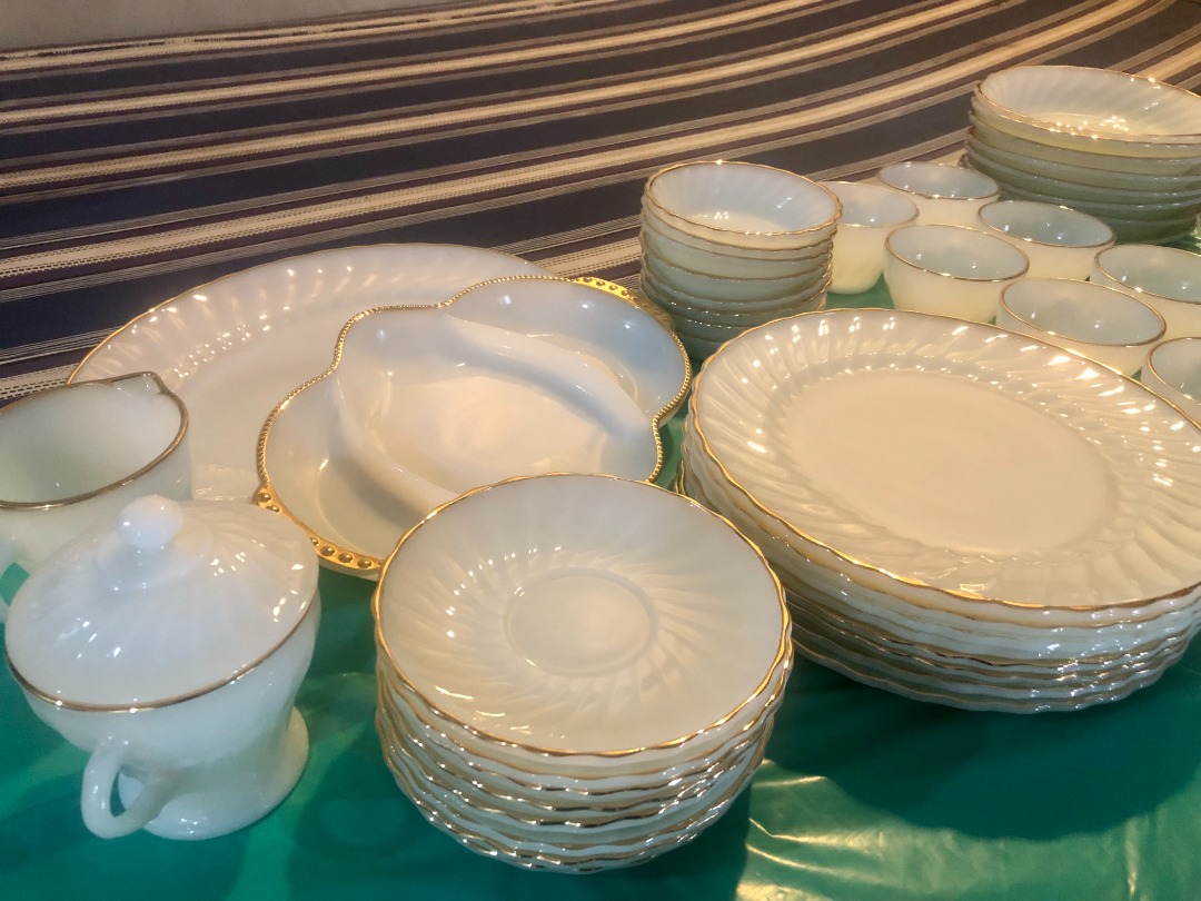 45-PIECE FIRE-KING ANCHOR HOCKING COLLECTIBLE VINTAGE DINNERWARE SET ...