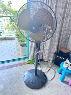 KDK wall mount kitchen ventilating fan 25AUFA, Furniture & Home Living ...