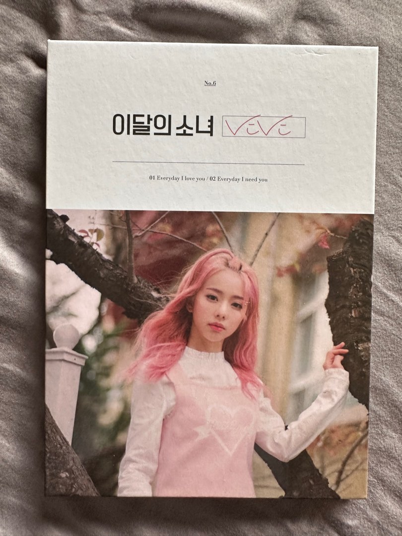 LOONA Vivi Solo Album with Photocard, Hobbies & Toys, Memorabilia ...