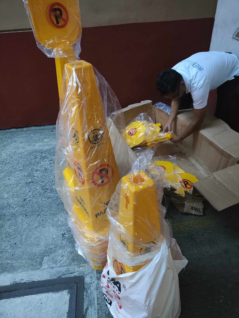 NO PARKING STAND TRIANGULAR, Commercial & Industrial, Construction ...