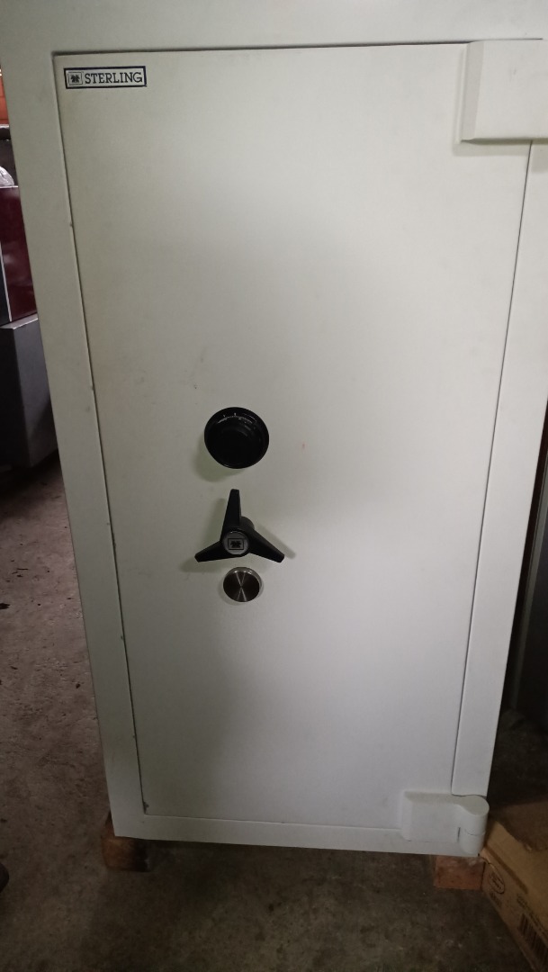 Safe box / Peti besi size 4, Furniture & Home Living, Security & Locks ...