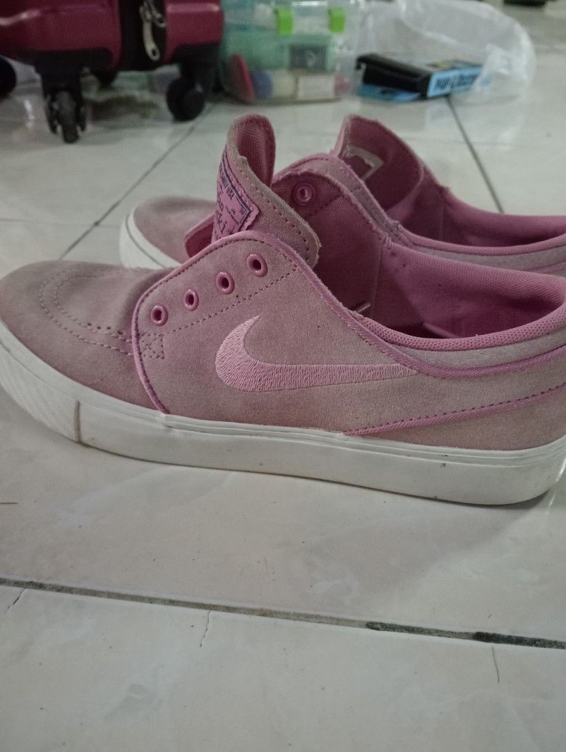 Snickers, Women's Fashion, Footwear, Sneakers on Carousell