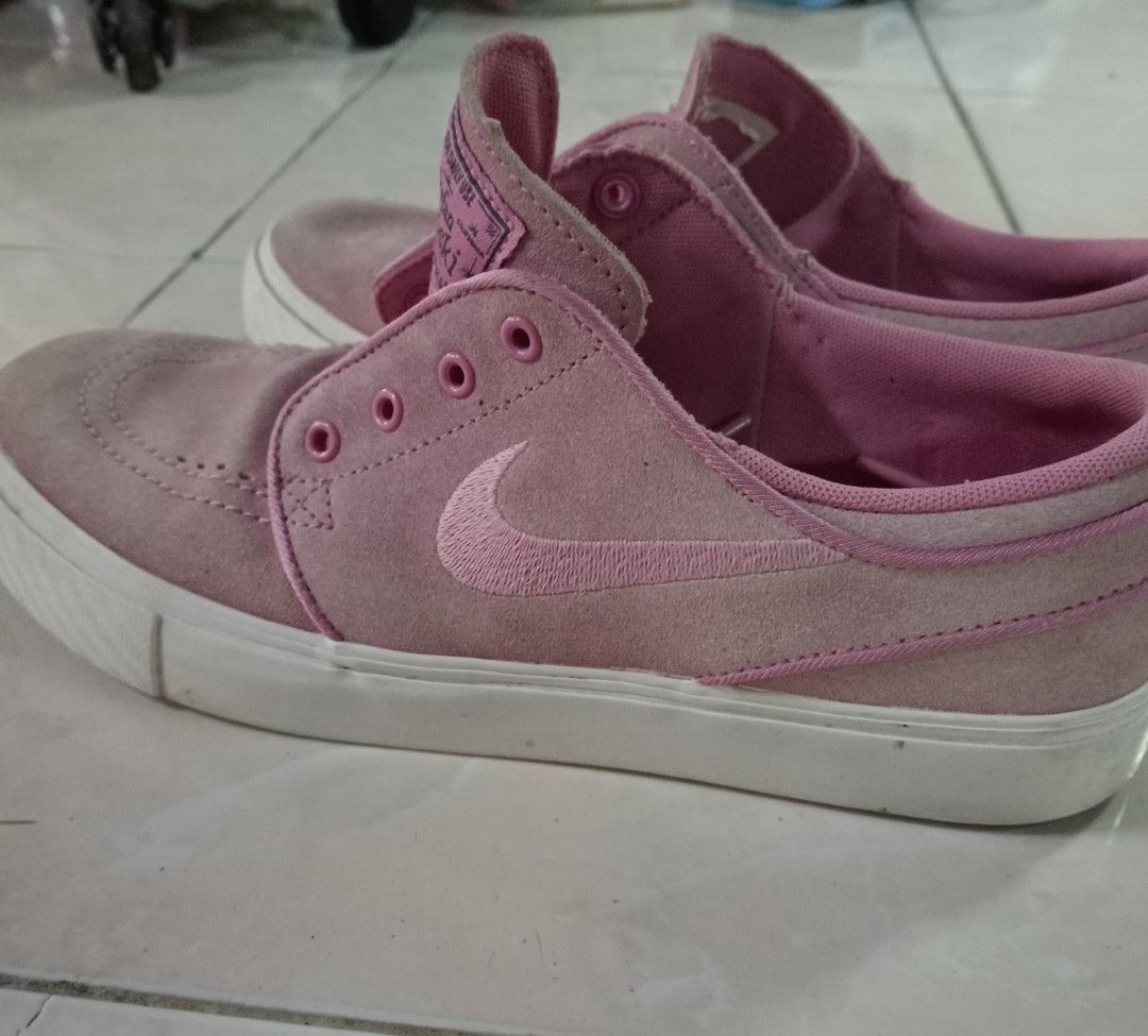 Snickers, Women's Fashion, Footwear, Sneakers on Carousell