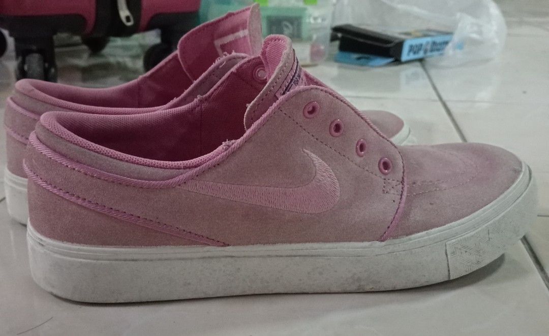 Snickers, Women's Fashion, Footwear, Sneakers on Carousell