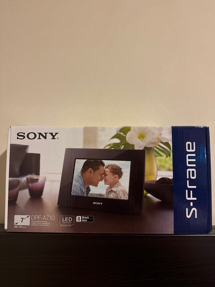 Sony digital photo frame, Furniture & Home Living, Home Decor ...