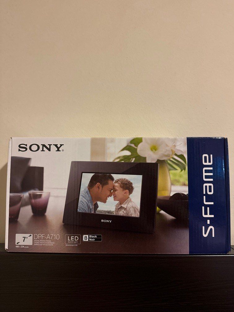 Sony digital photo frame, Furniture & Home Living, Home Decor ...
