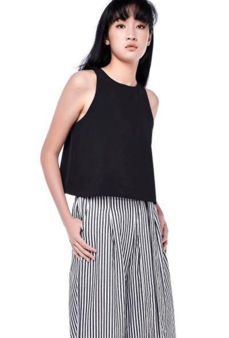 TEM Prischa Crop Top in Black, Women's Fashion, Tops, Sleeveless on ...