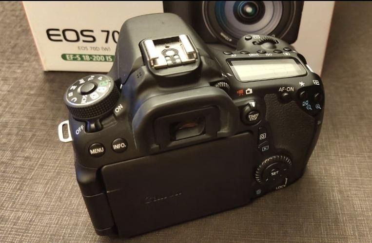 Canon EOS 70D Body & Accessories, Photography, Cameras on Carousell