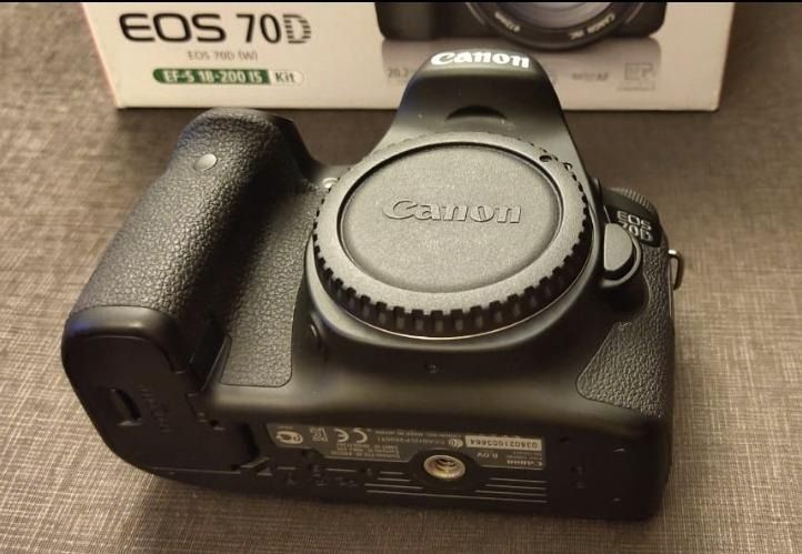 Canon EOS 70D Body & Accessories, Photography, Cameras on Carousell