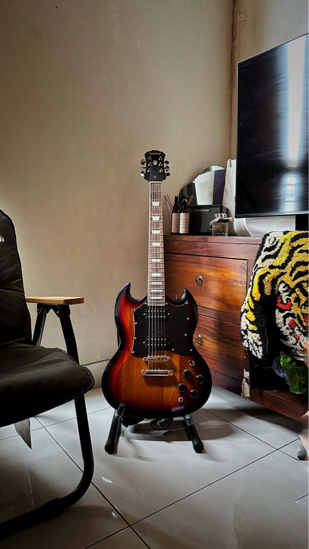 Epiphone SG Custom Shop + Leney Amplifiers, Musik & Media, Alat di ...