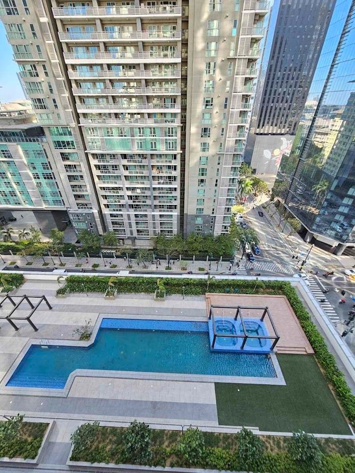 FOR SALE! Newly Designed & Newly Turned Over PARK TRIANGLE RESIDENCES ...