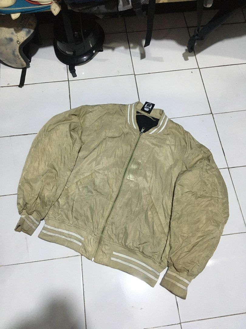 GU bomber jacket, Fesyen Pria, Pakaian , Atasan di Carousell