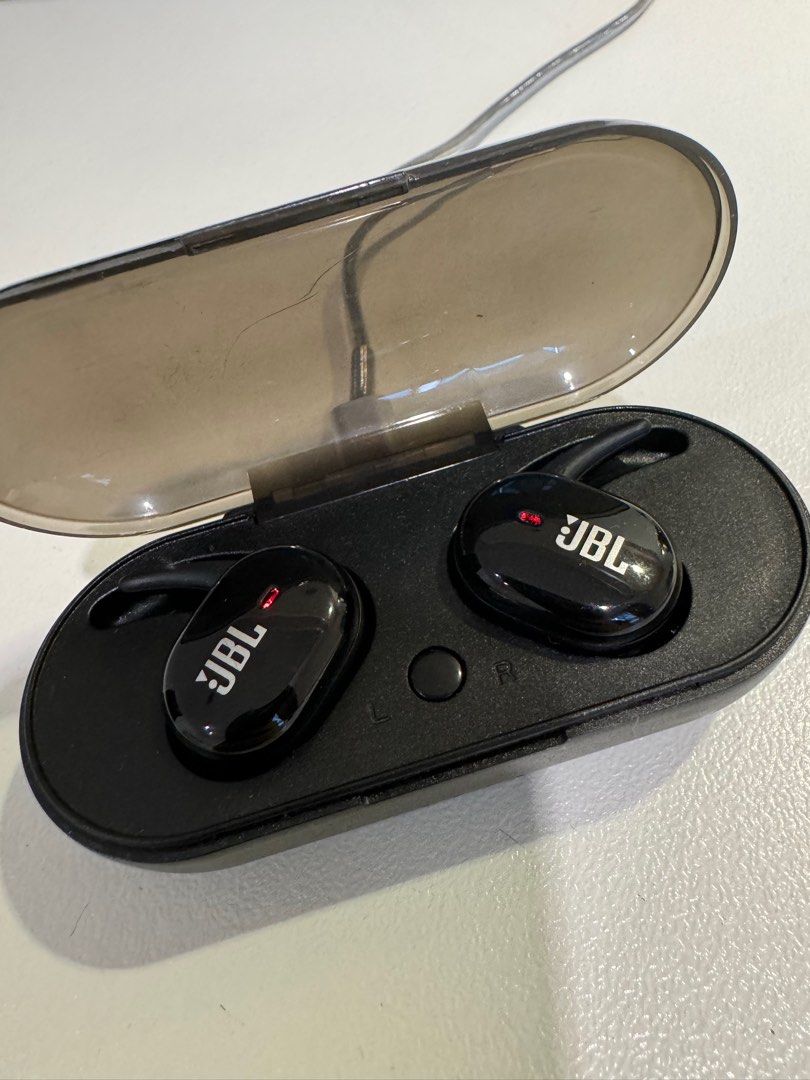 JBL Wireless Earbuds, Audio, Earphones on Carousell