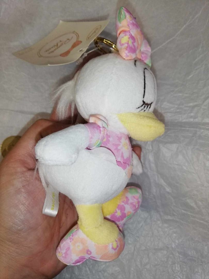 Original Japan Disney Daisy Duck plush Mascot keychain, Women's Fashion ...