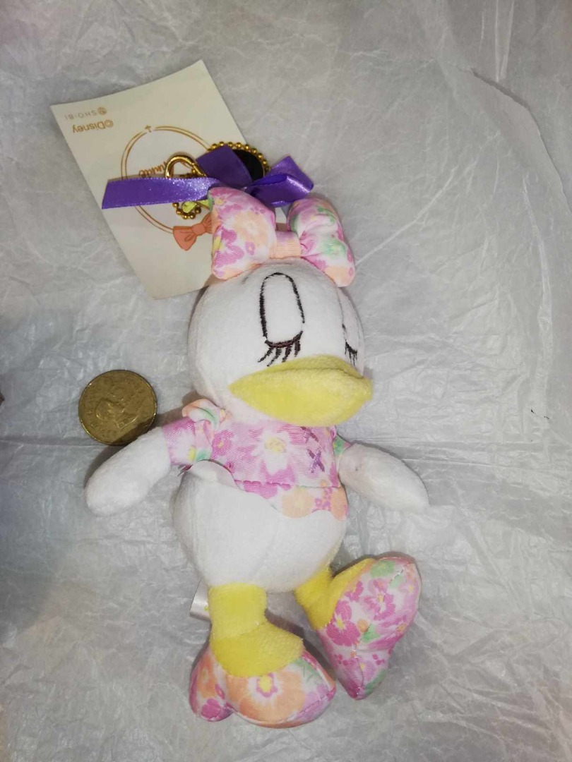 Original Japan Disney Daisy Duck plush Mascot keychain, Women's Fashion ...