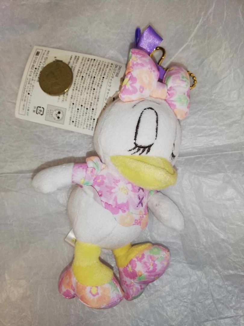 Original Japan Disney Daisy Duck plush Mascot keychain, Women's Fashion ...