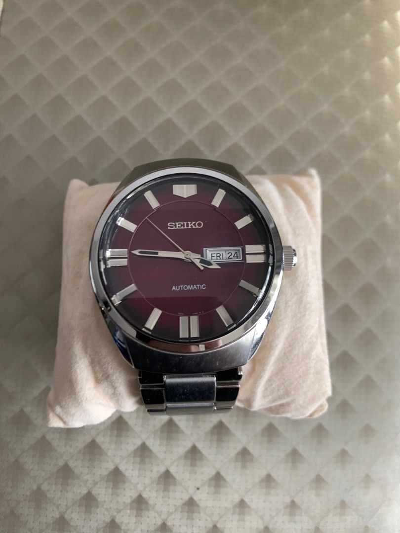 SEIKO 5 MAROON DIAL AUTOMATIC WATCH SNKN05K1, Luxury, Watches on Carousell