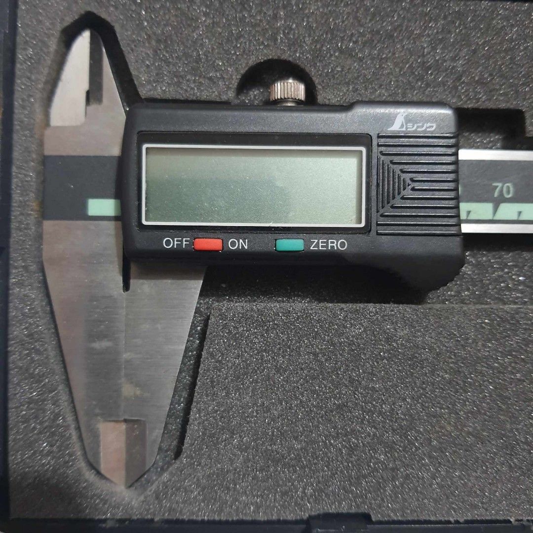 Shinwa digital caliper, Furniture & Home Living, Cleaning & Homecare Supplies, Cleaning Tools ...