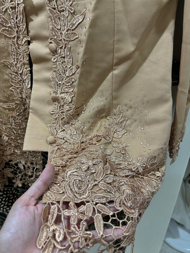 Traditional Gold Kebaya with Pario, Women's Fashion, Muslimah Fashion ...