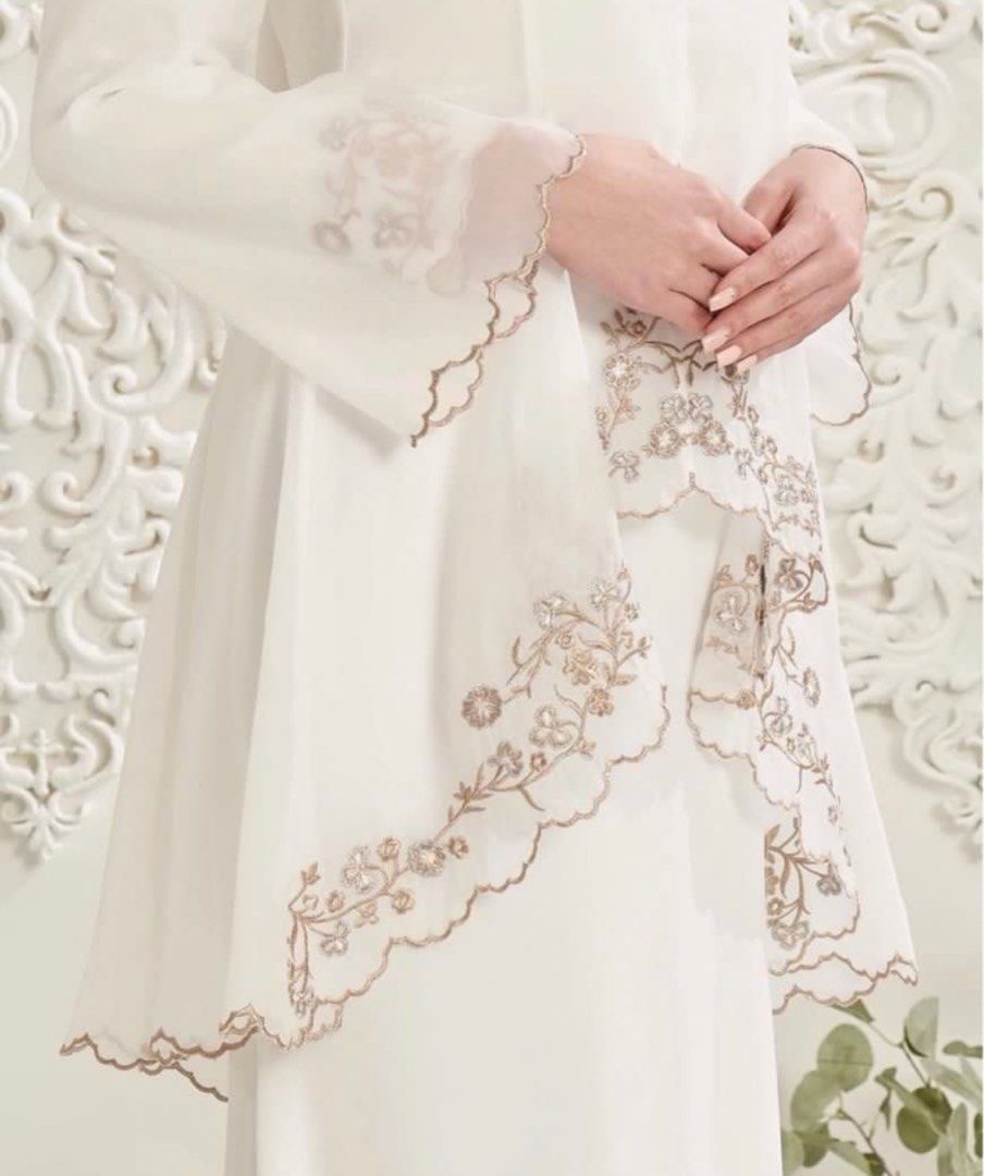 ALTERED FAHARA DRESS OFFWHITE WITH MIKELA BAWAL BASIC, Women's Fashion ...