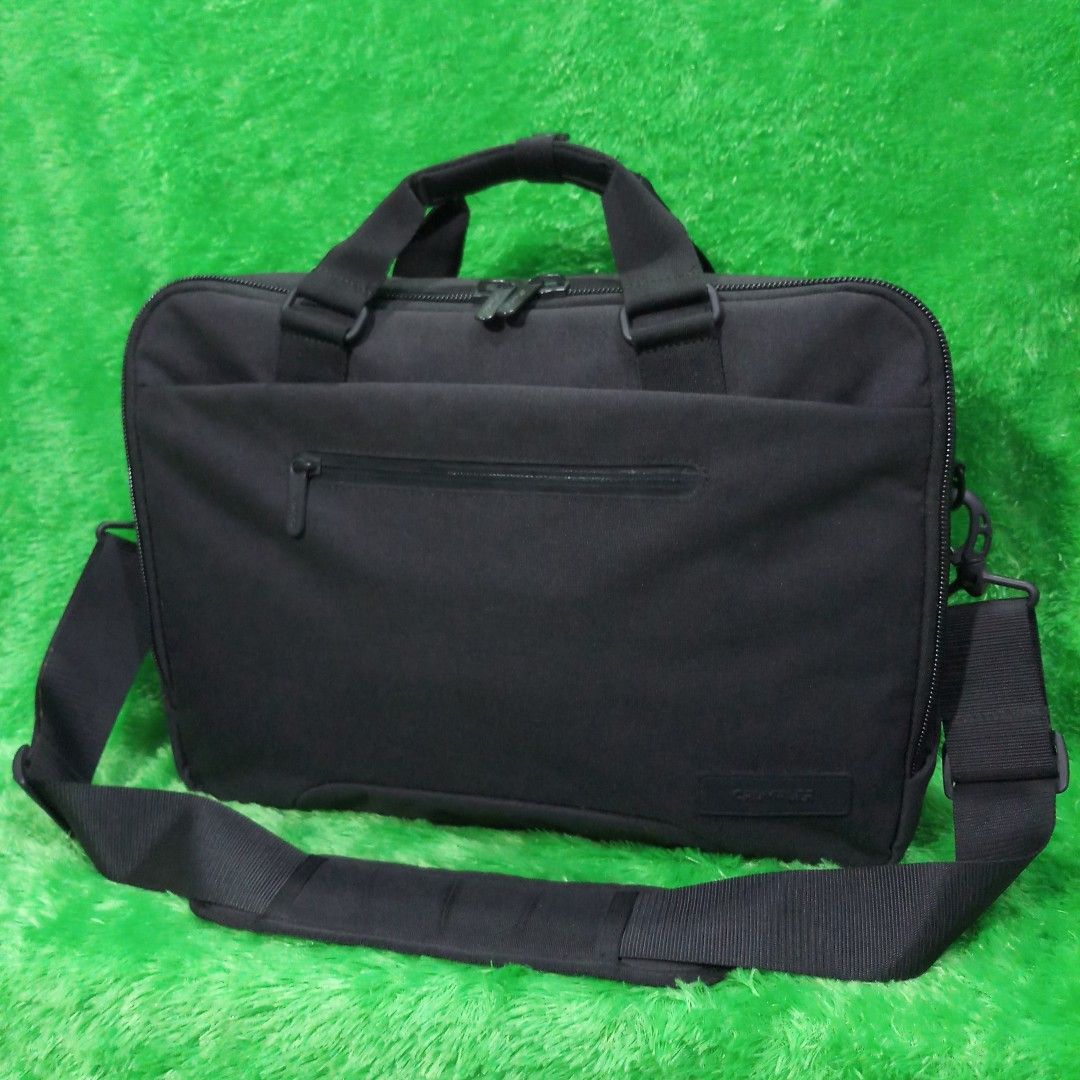 Authentic Crumpler The Logician Laptop bag, Fesyen Pria, Tas & Dompet ...