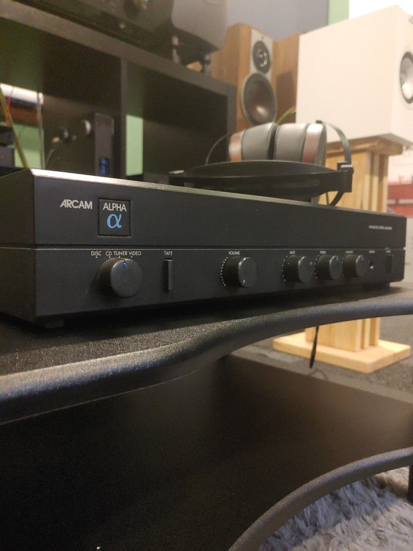 British Integrated Stereo Amplifier with Phono Input Arcam Alpha II ...