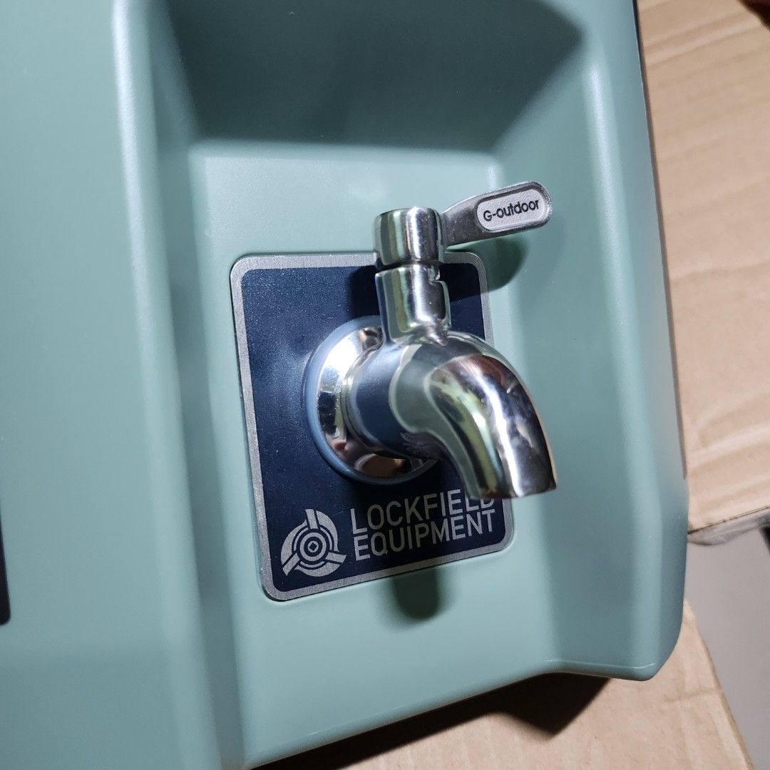 lockfield equipment Stanley 7.5保溫冰桶, 體育器材, 健行及露營在旋轉拍賣